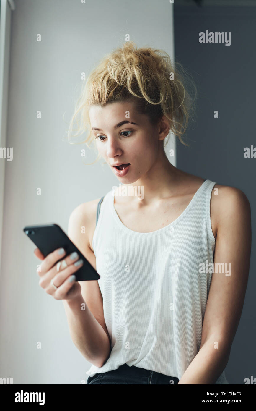 Pretty girl using her smartphone Stock Photo - Alamy