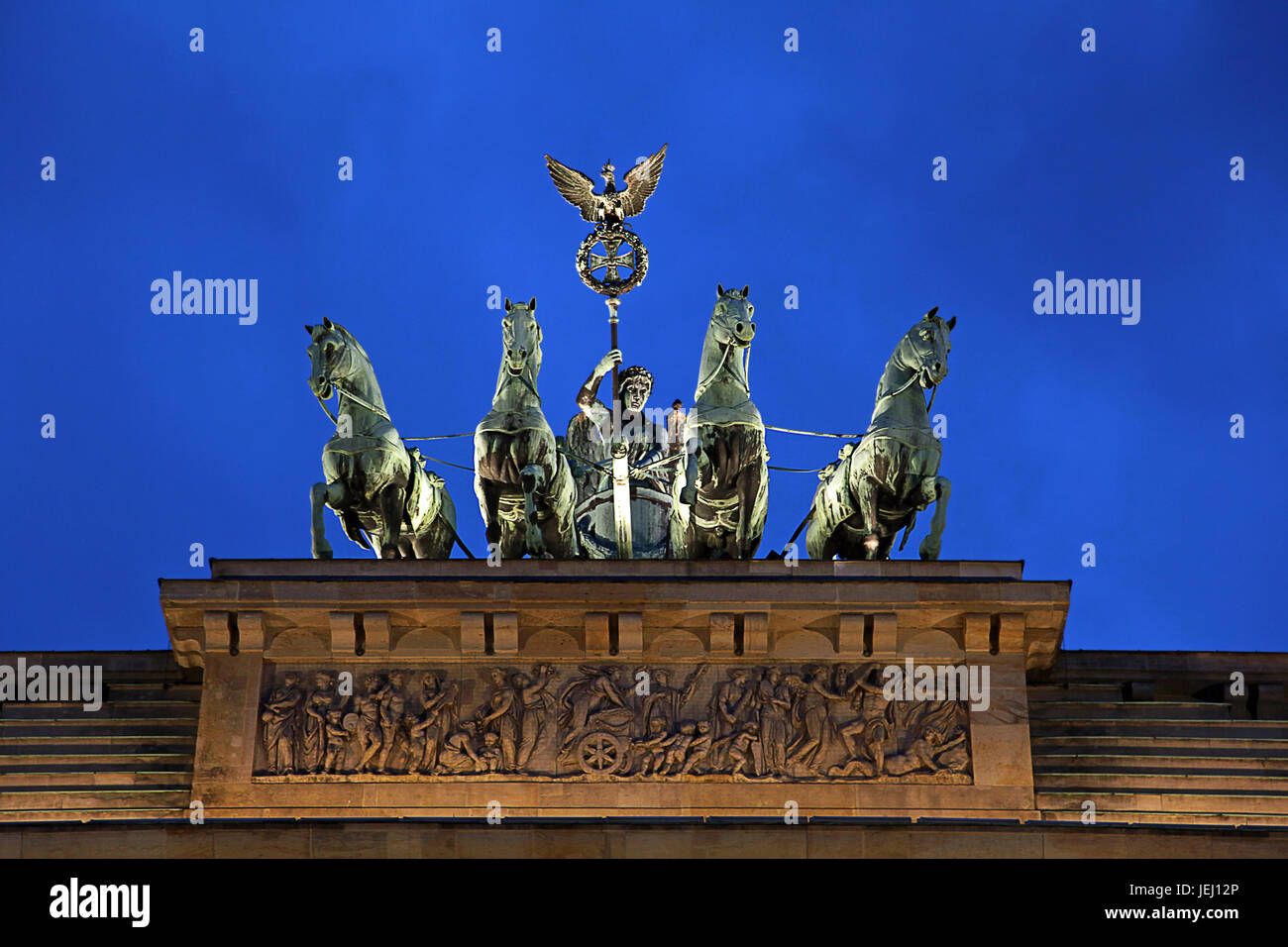 Blauer himmel quadriga hi-res stock photography and images - Alamy