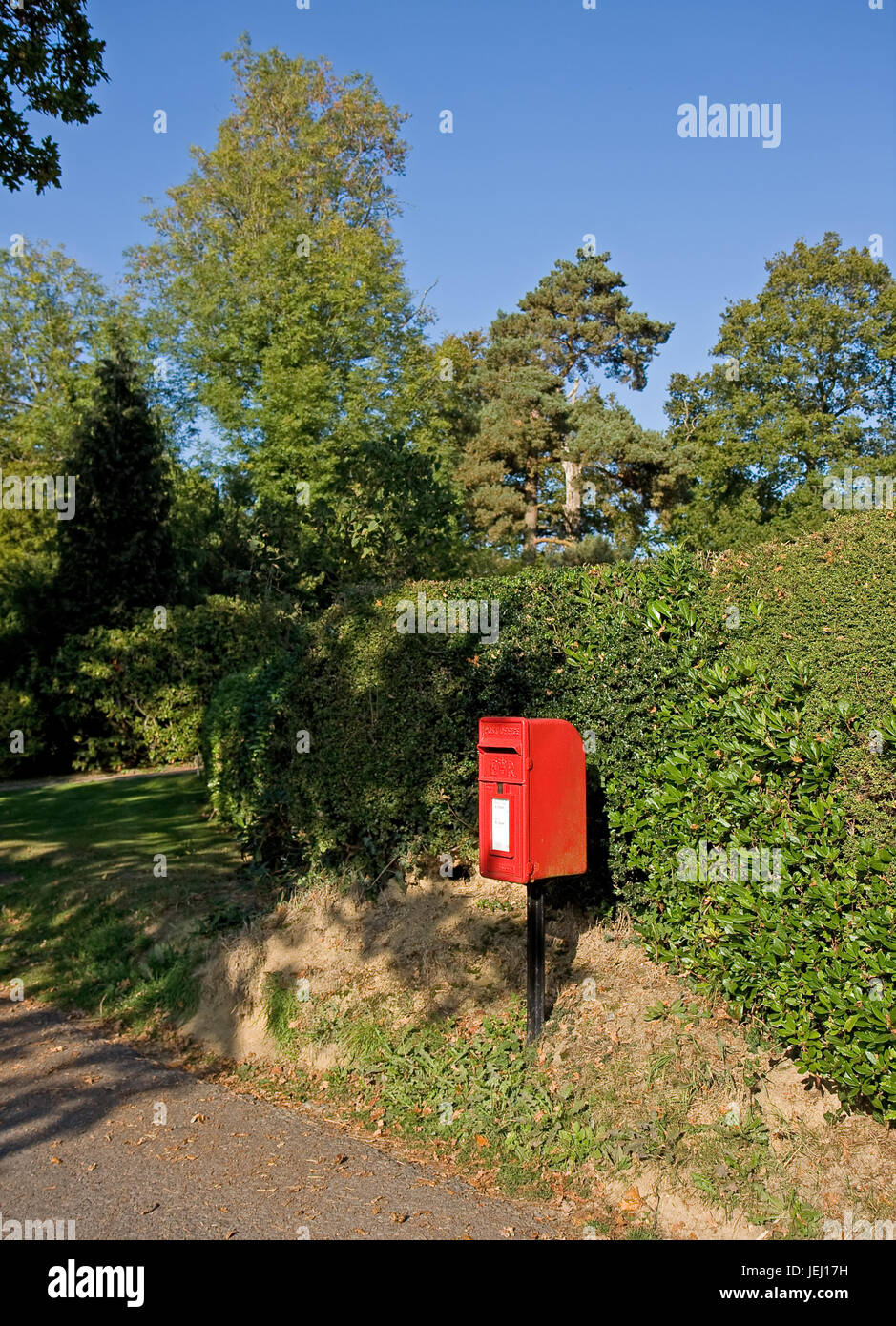 Pillar mail box hi-res stock photography and images - Alamy