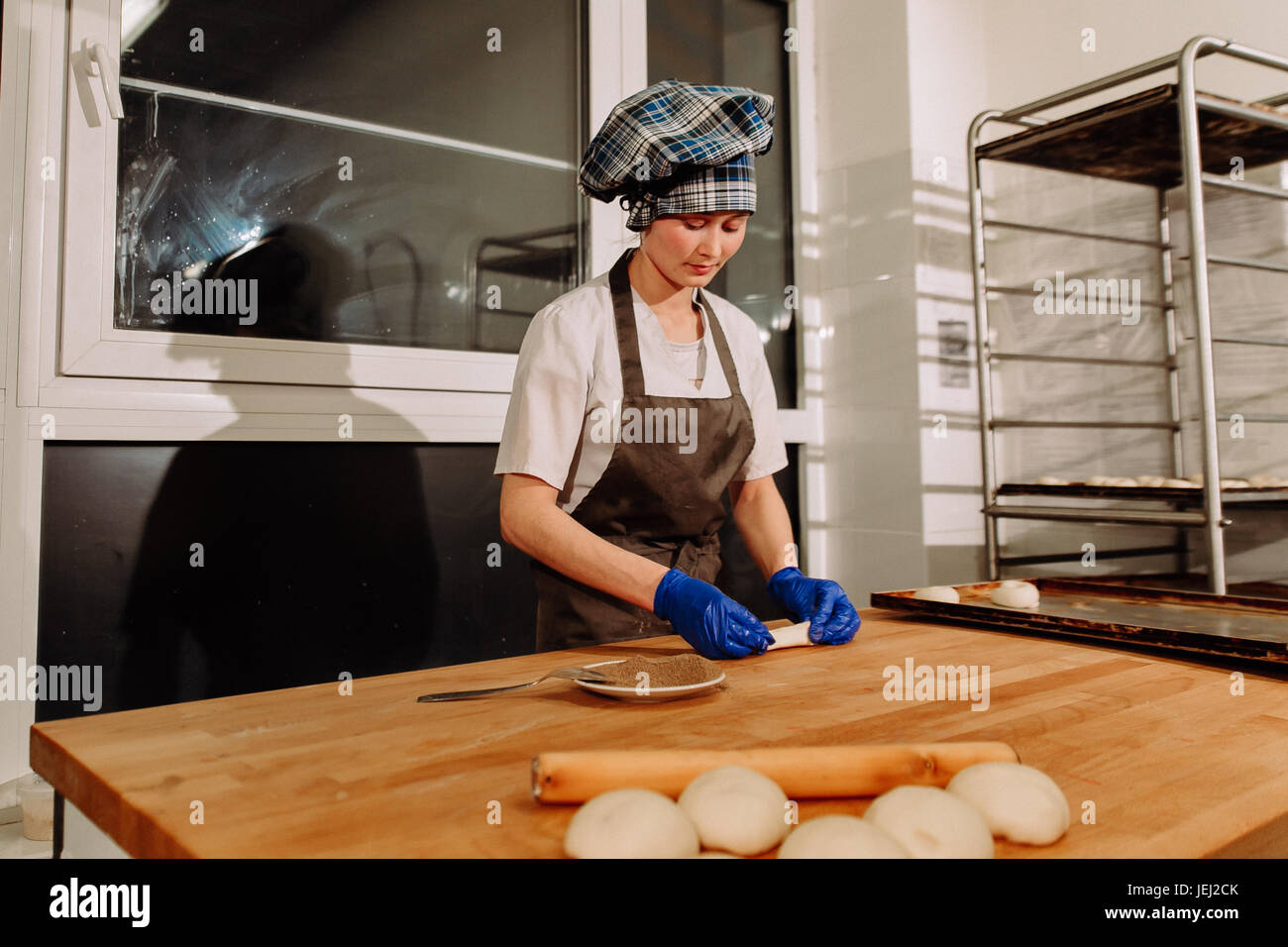 a Baker making cinnamon rolls Stock Photo - Alamy