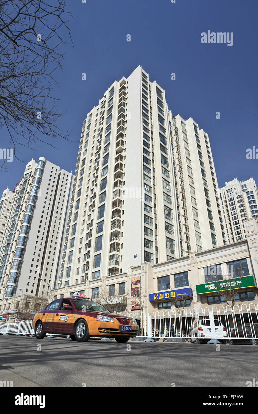 Modern public apartment buildings hi-res stock photography and images ...