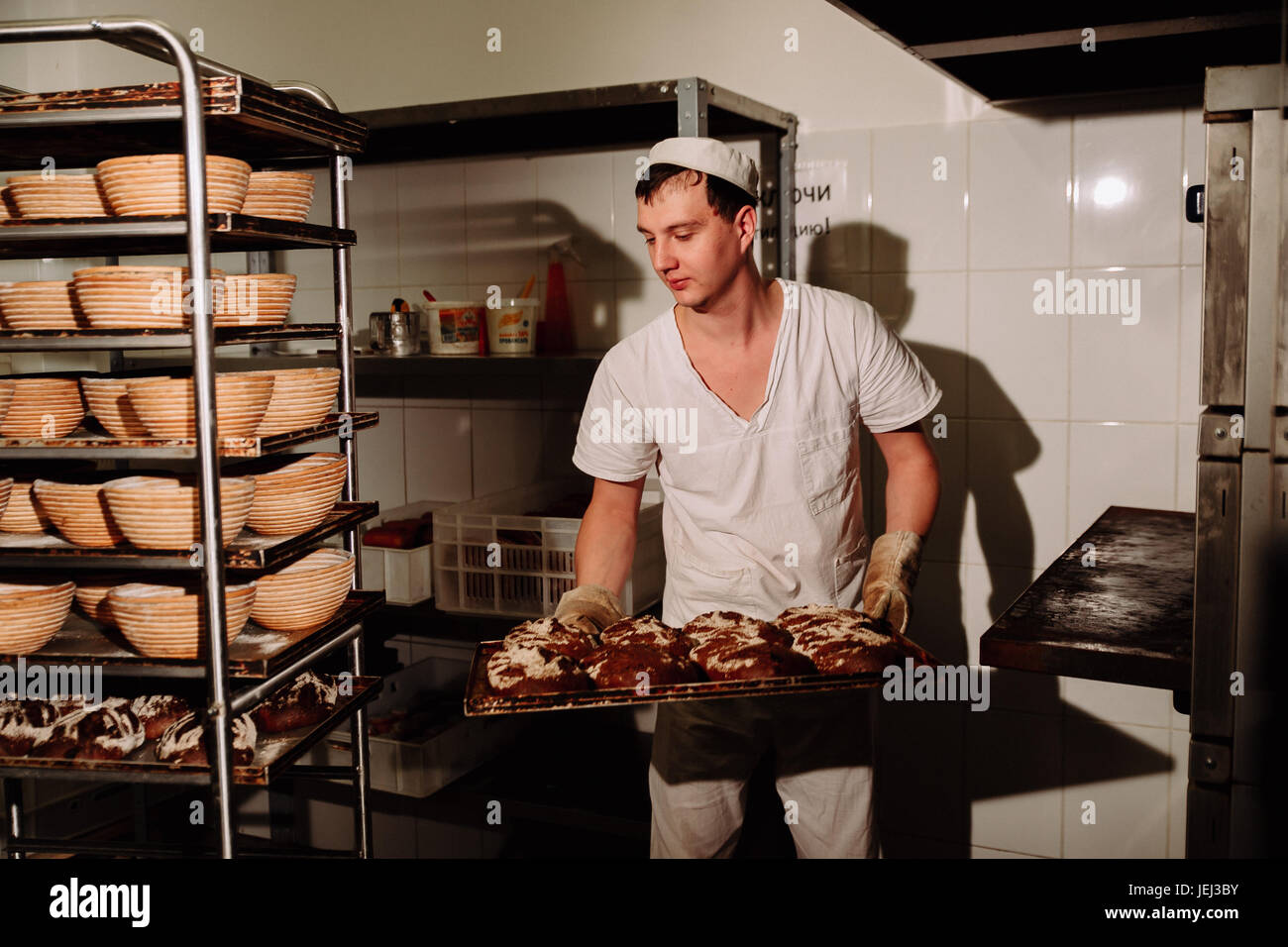 Food manufacturing uniform hi-res stock photography and images - Alamy