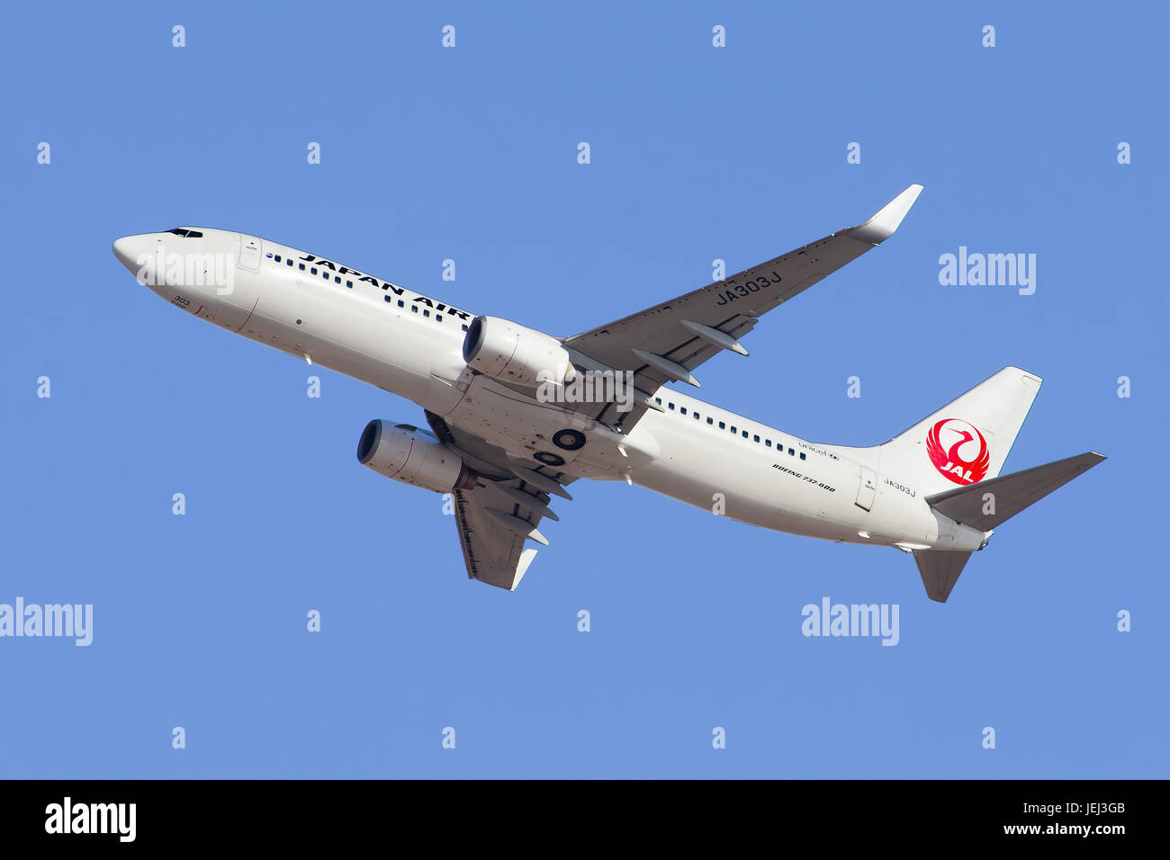 Boeing 737 800 wings hi-res stock photography and images - Alamy