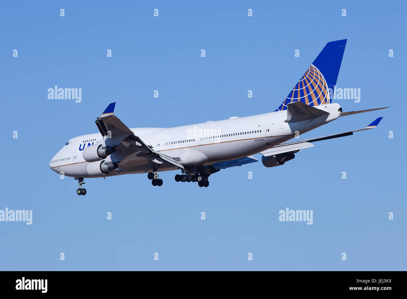Boeing 747 landing gear hi-res stock photography and images - Alamy