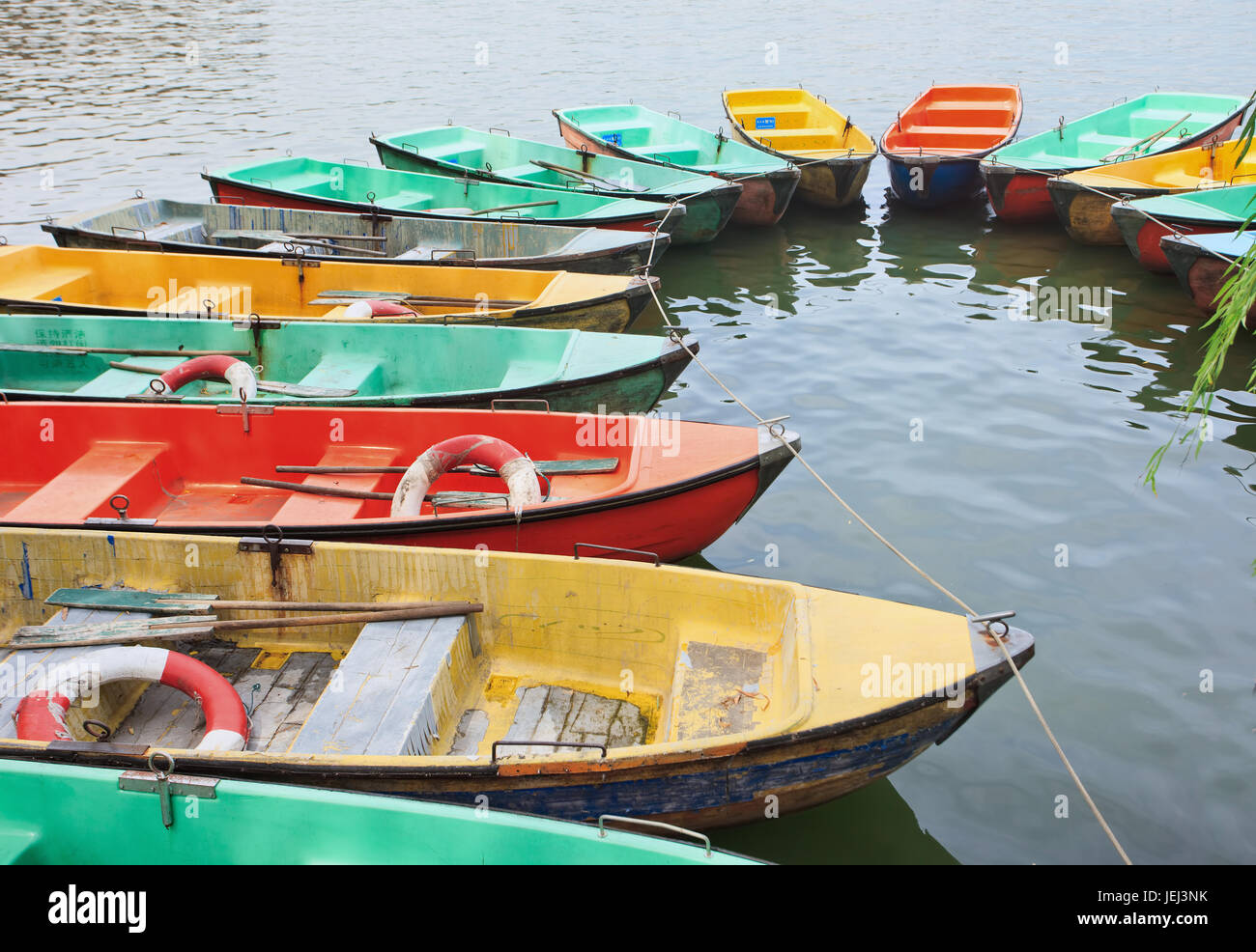 Chinese row boats hi-res stock photography and images - Alamy