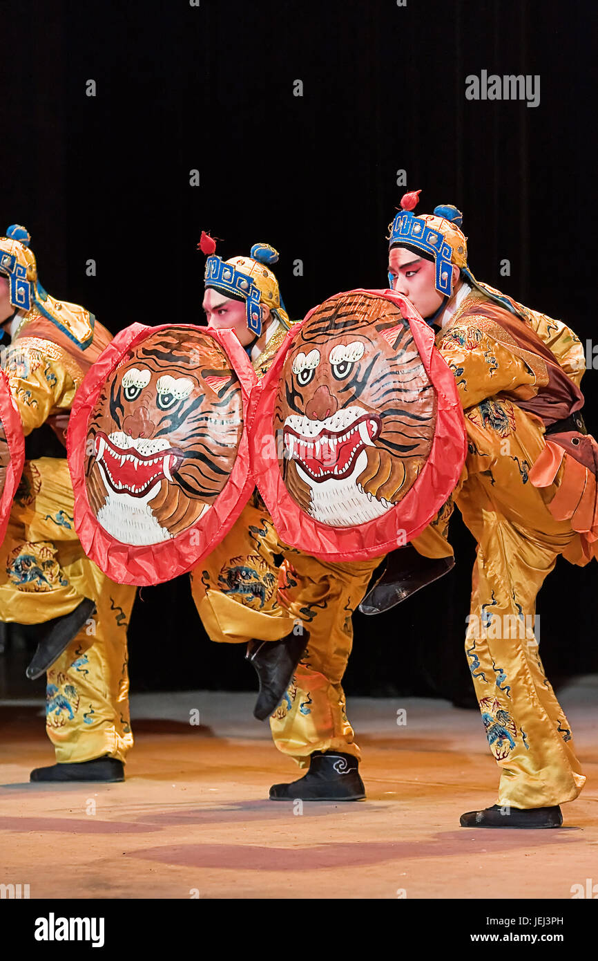 Chinese warrior costume hi-res stock photography and images - Alamy