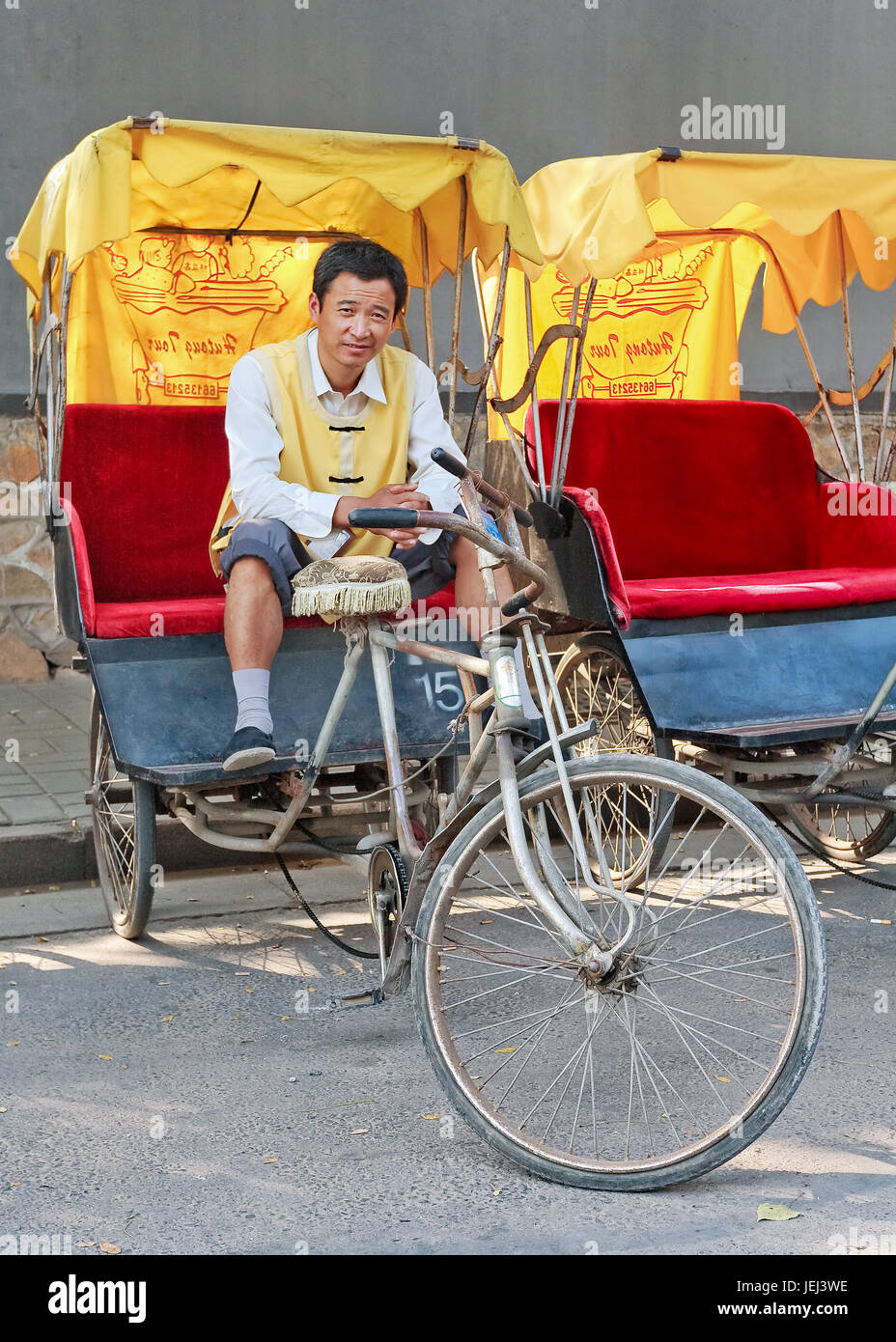 Advertising rickshaw tour hi-res stock photography and images - Alamy