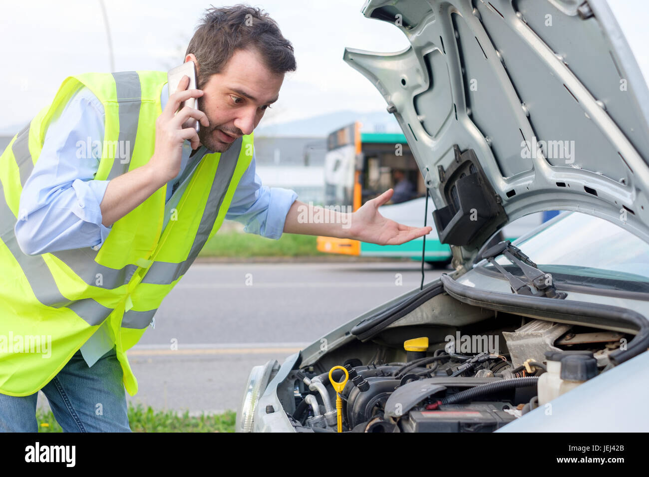 Mobile car mechanic services hi-res stock photography and images - Alamy