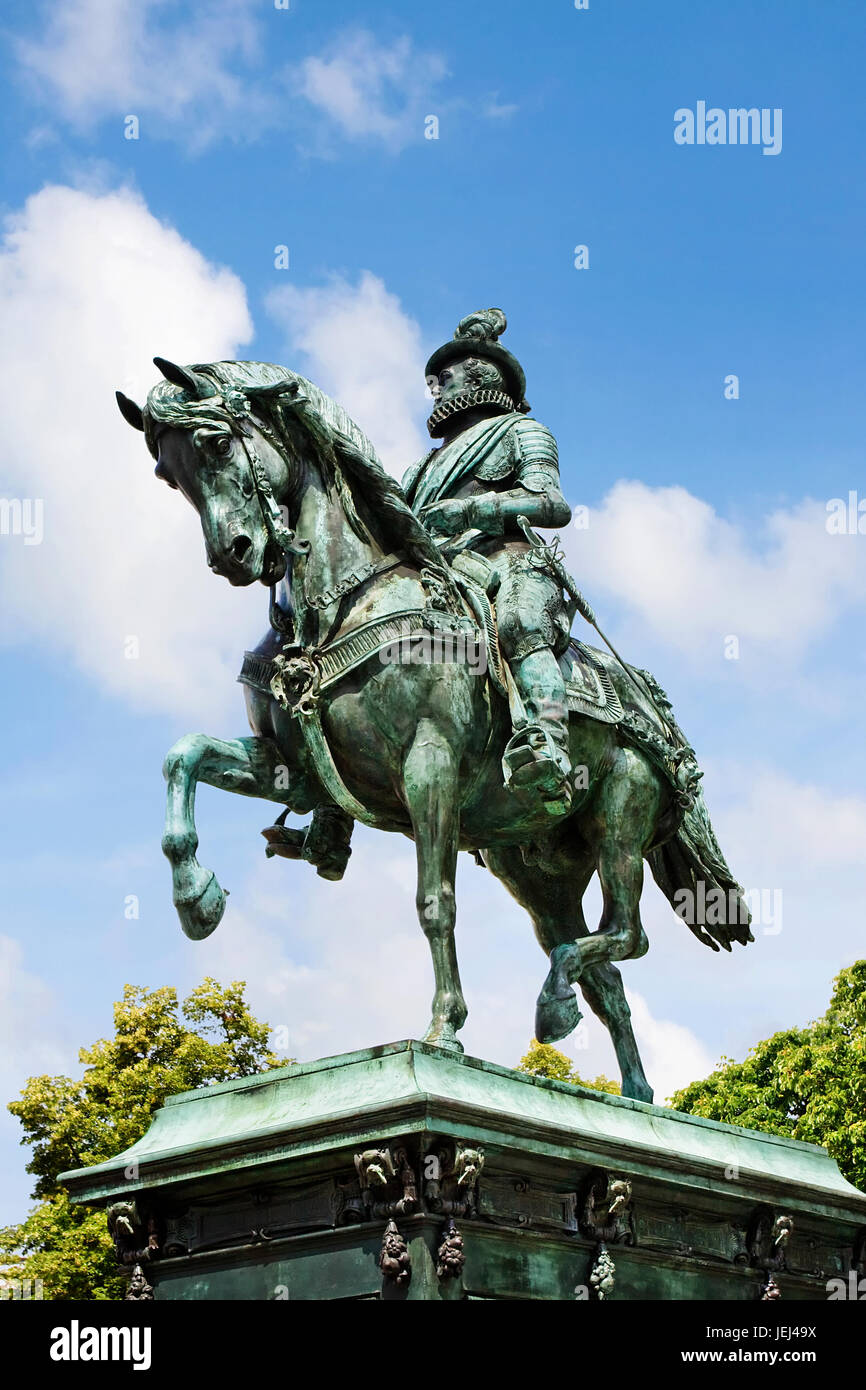 Famous historical statue at Noordeinde, The Hague, The Netherlands ...