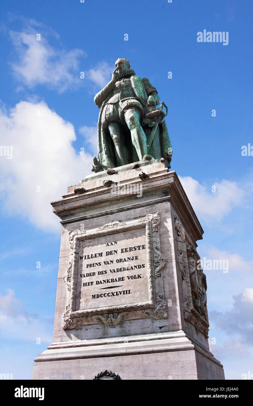 Statue in the hague hi-res stock photography and images - Alamy