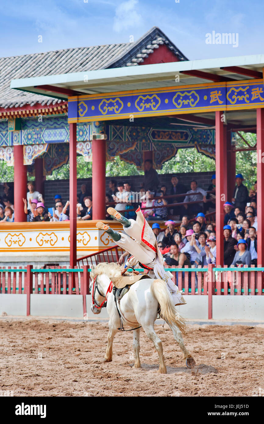 Chinese acrobatic show hi-res stock photography and images - Alamy