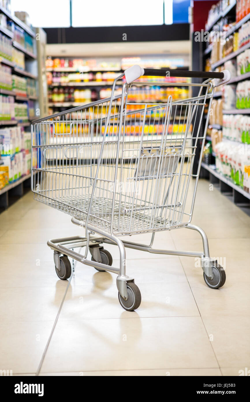 Cart in the supermarket Stock Photo - Alamy