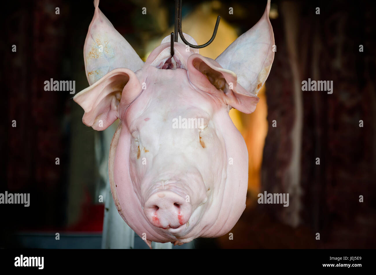 Fresh pig head in meat market Stock Photo - Alamy