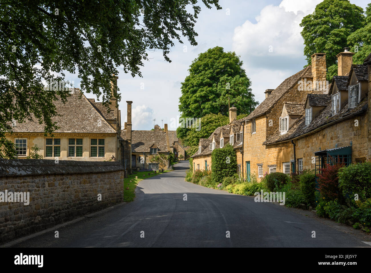 Cottages snowshill hi-res stock photography and images - Alamy