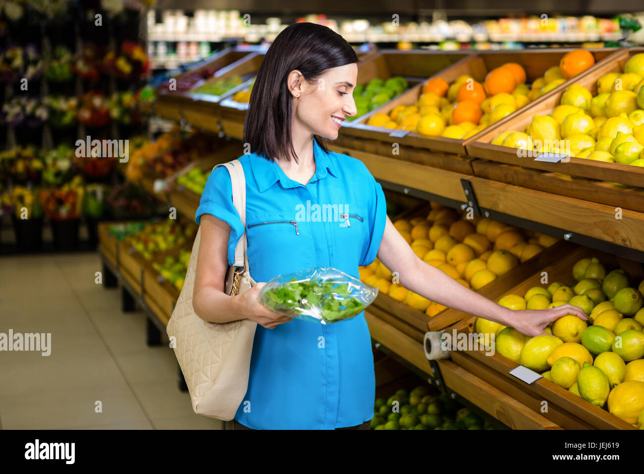 Picking up a lemon hi-res stock photography and images - Alamy
