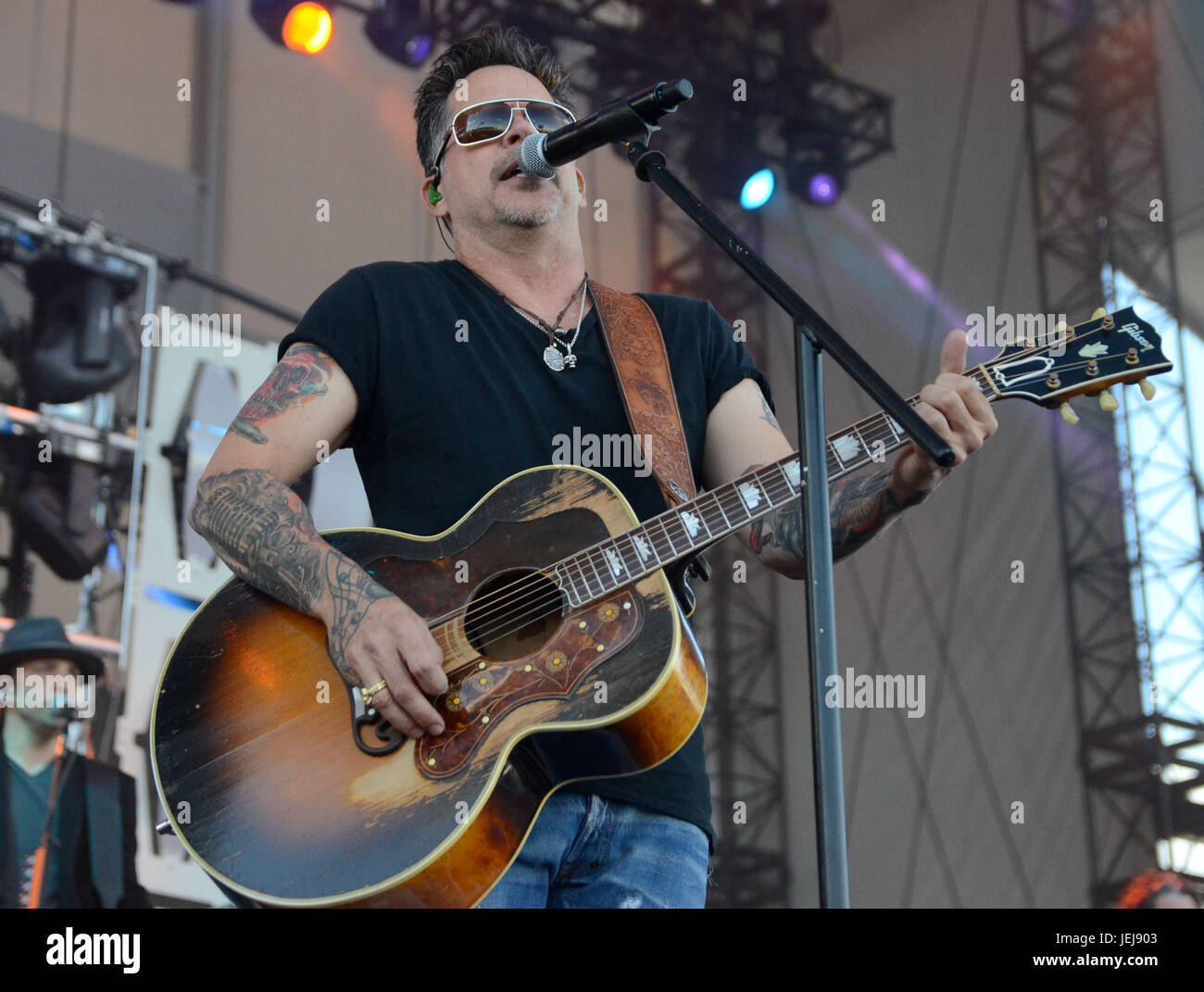 Chicago, Illinois, USA. 24th June, 2017. Gary Allan performs during the ...