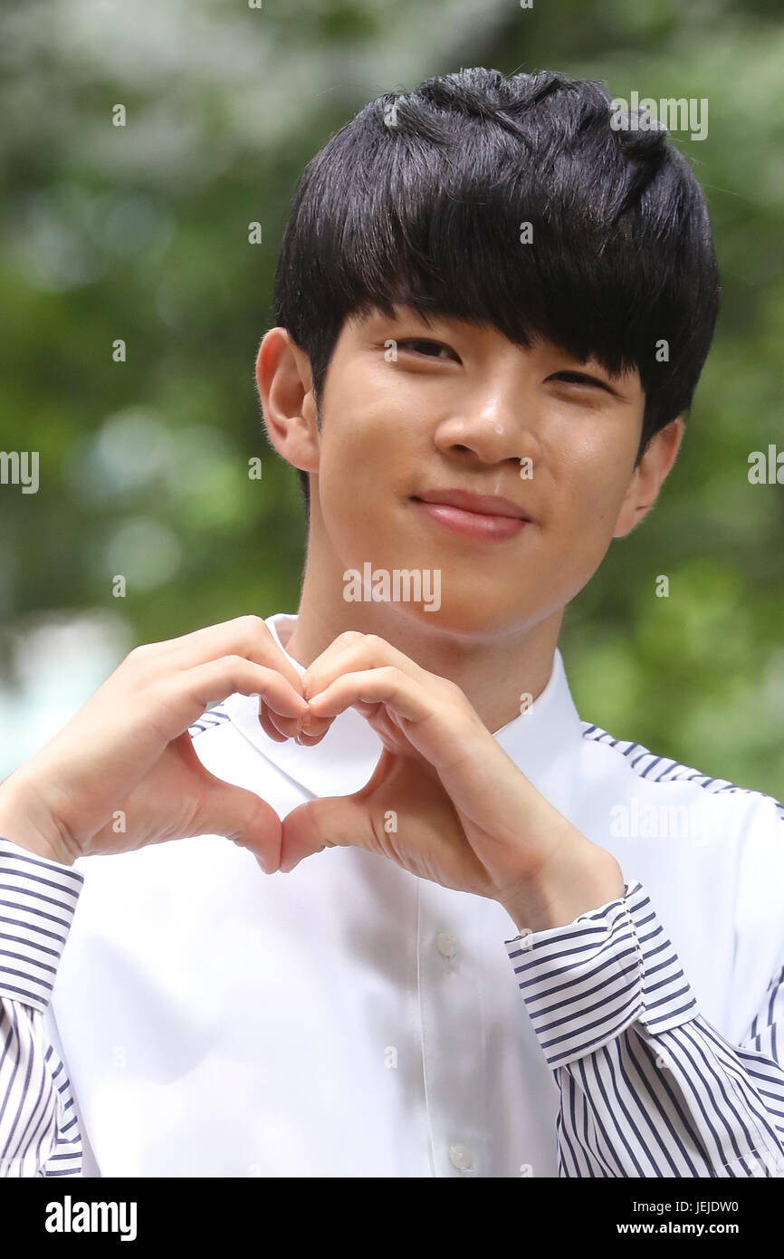 S. Korean singer Yoo Hwe-seung South Korean singer Yoo Hwe-seung, who ...
