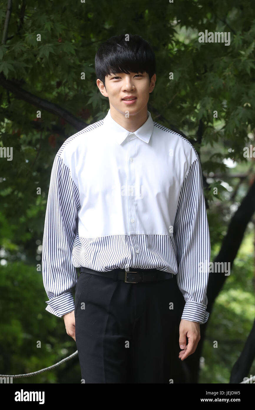 S. Korean singer Yoo Hwe-seung South Korean singer Yoo Hwe-seung, who ...