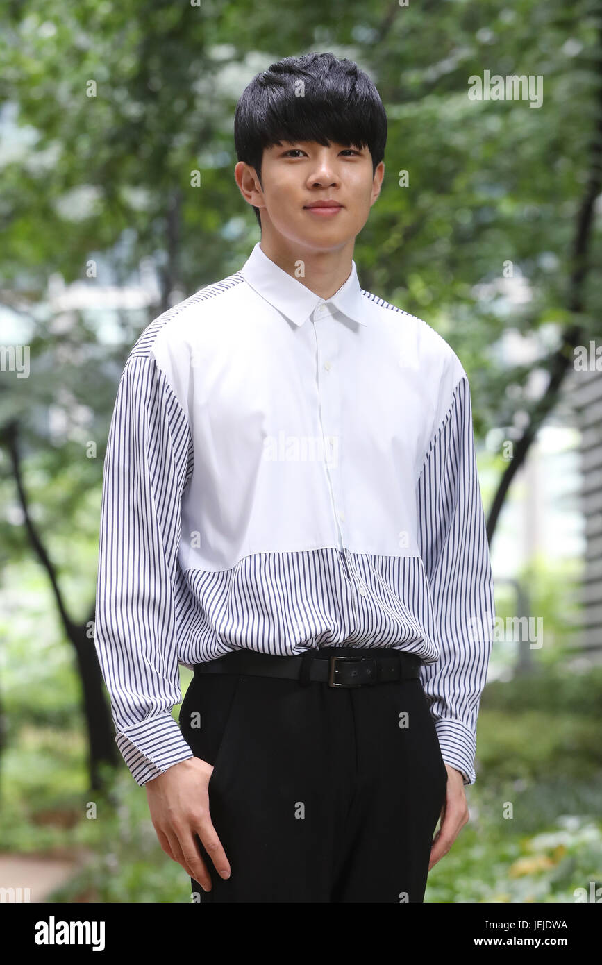S. Korean singer Yoo Hwe-seung South Korean singer Yoo Hwe-seung, who ...