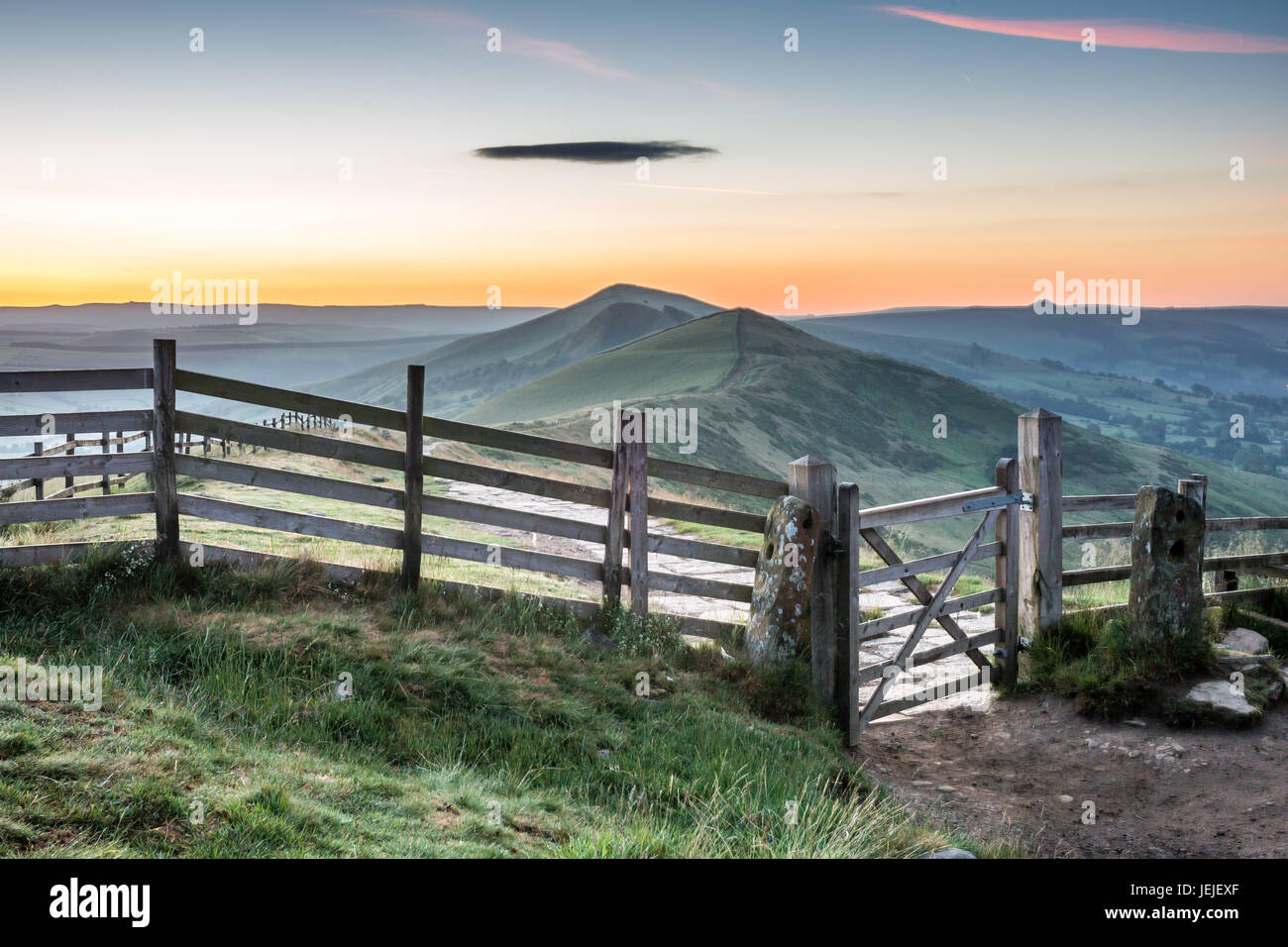 Mam Tor Ridge at Sunrise. Mam Tor, Castleton, Peak District National ...