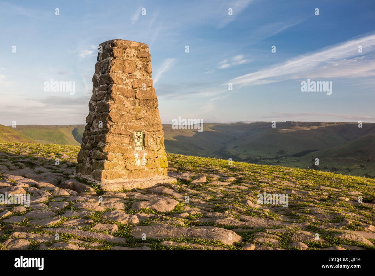Mam Tor Summit at sunrise. Mam Tor, Castleton, Peak District National ...