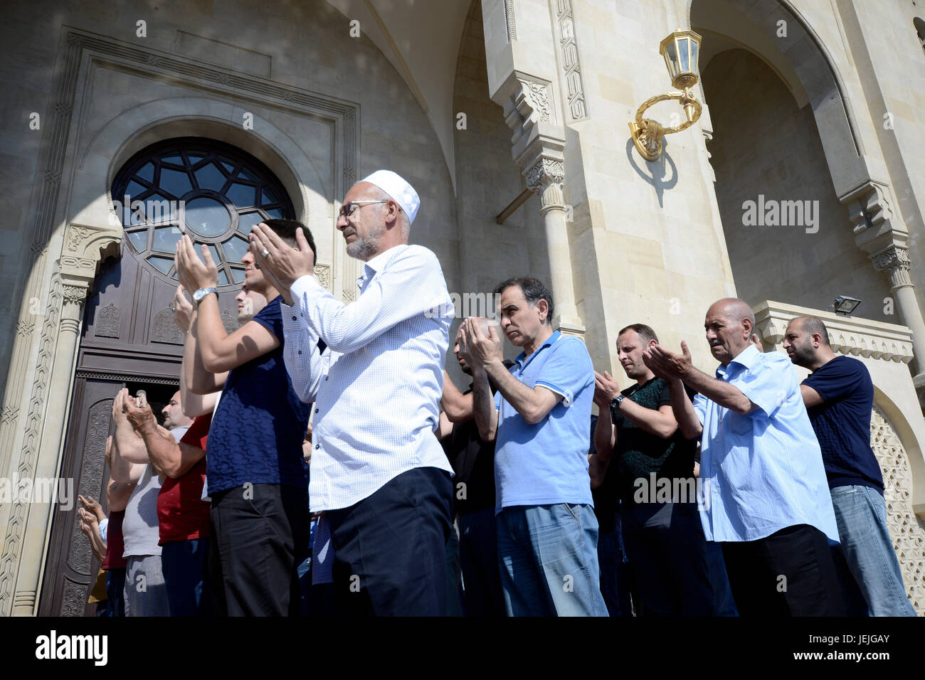 Baku, Azerbaijan. 26th June, 2017. Muslims pray in a mosque to ...