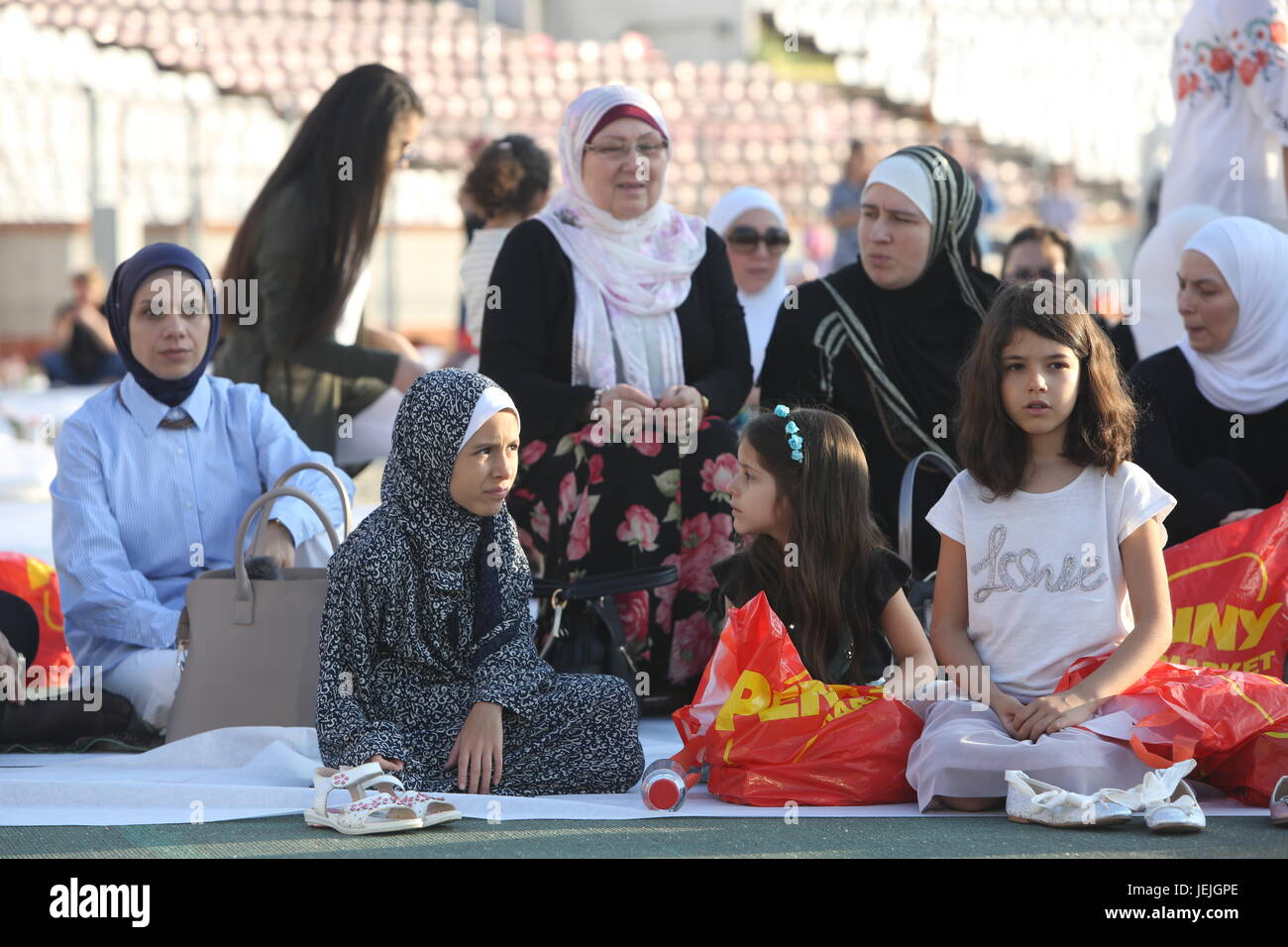 Kiswah kaaba mecca hi-res stock photography and images - Alamy