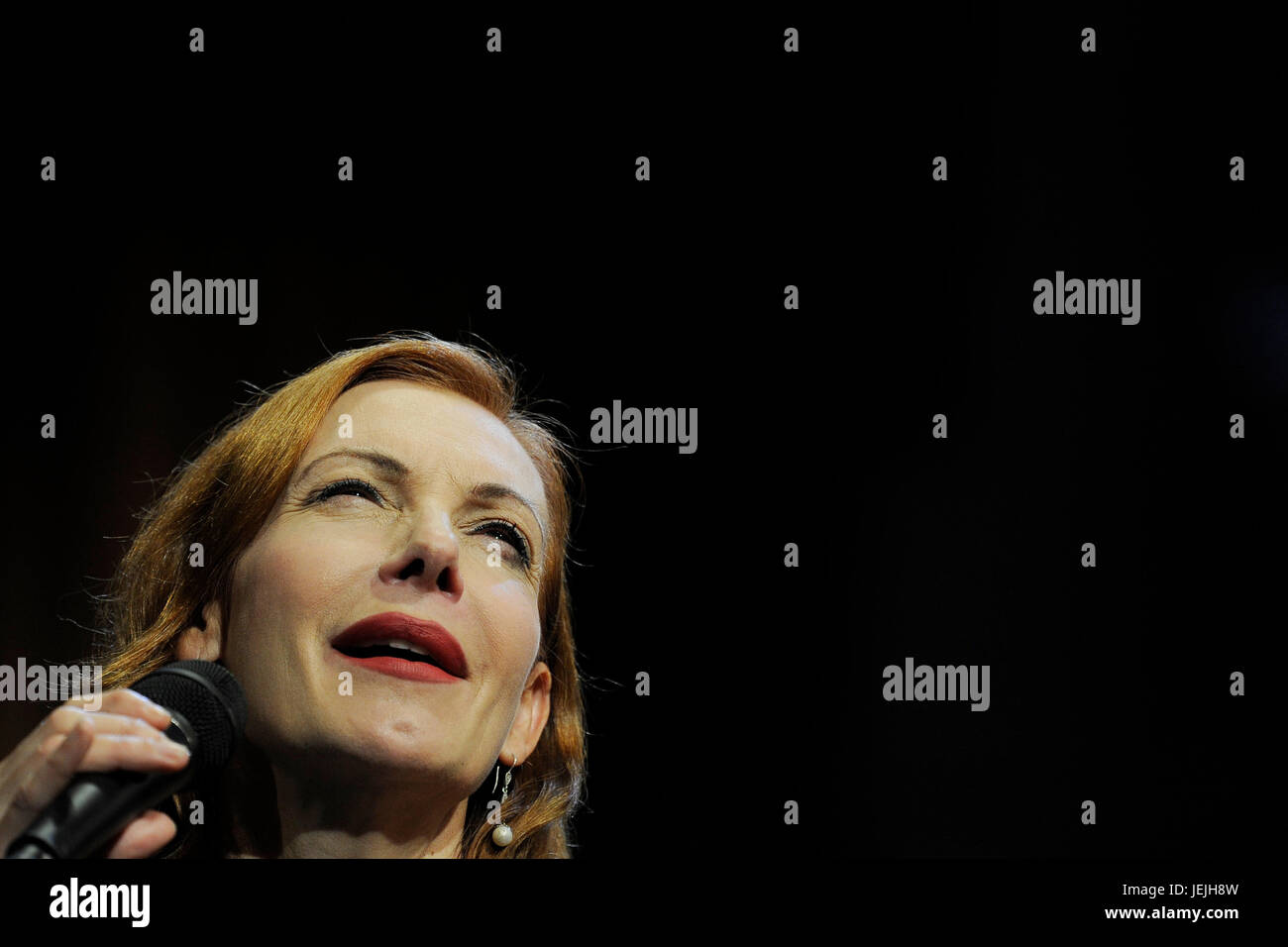 Ute singer hi-res stock photography and images - Alamy