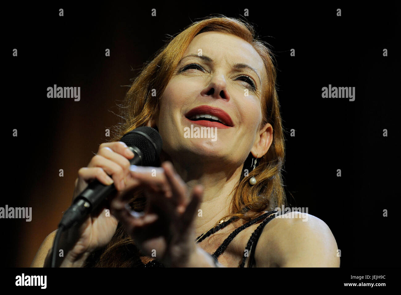 Ute lemper hi-res stock photography and images - Alamy
