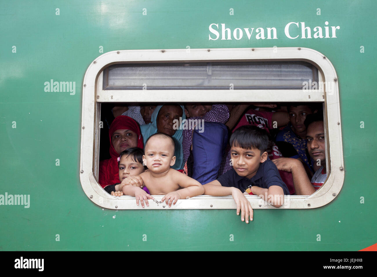 Overloaded train hi-res stock photography and images - Alamy