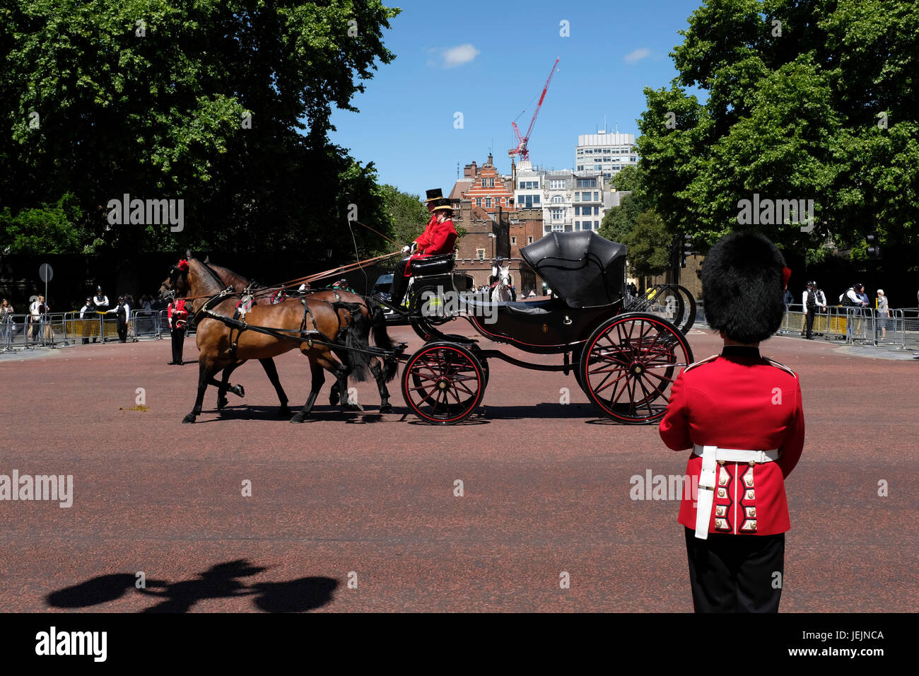 Horse drawn carriage london hi-res stock photography and images - Alamy