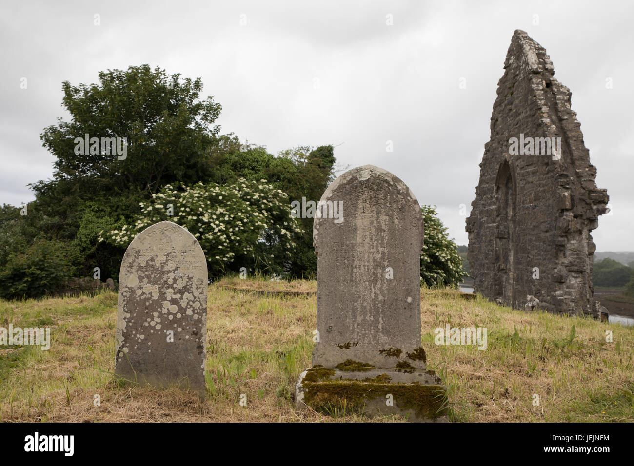 Historic donegal graveyard hi-res stock photography and images - Alamy
