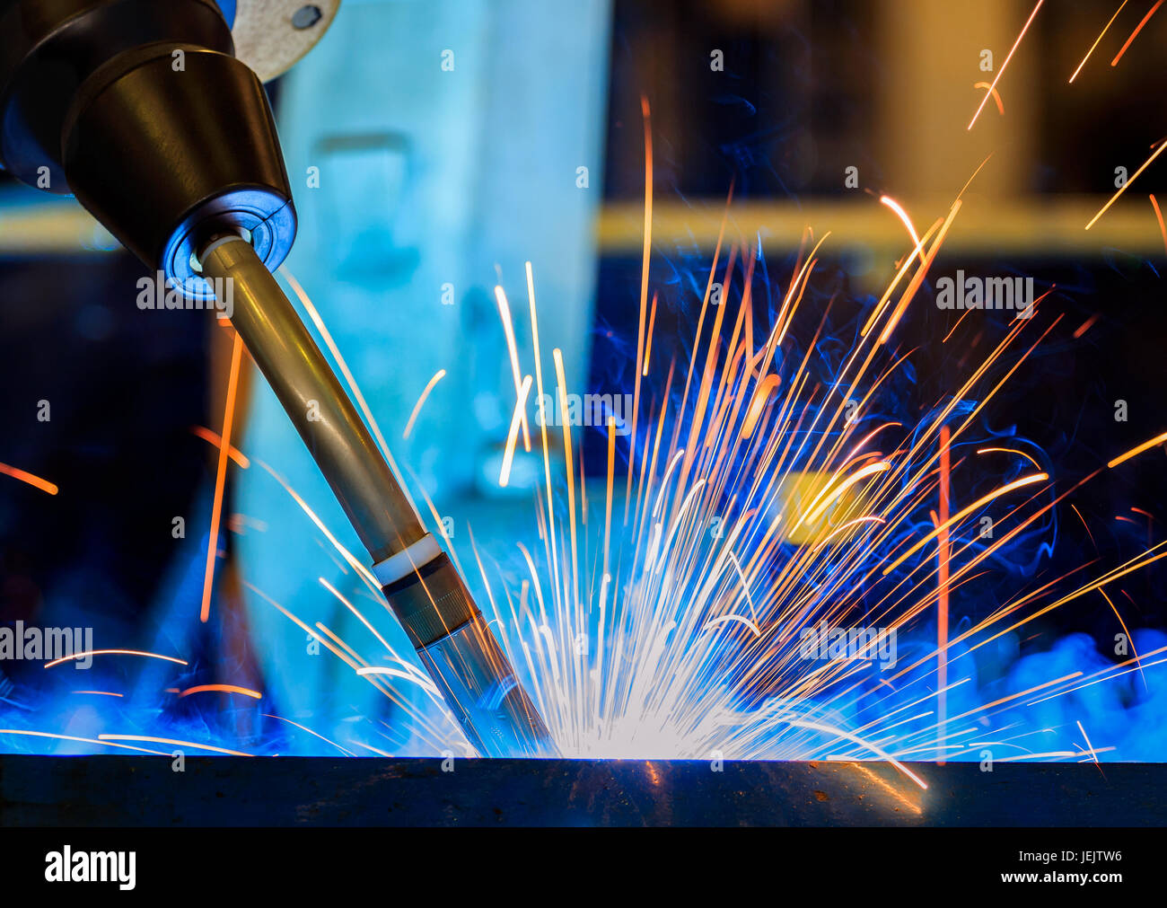 Welding robot plant close up hi-res stock photography and images - Alamy