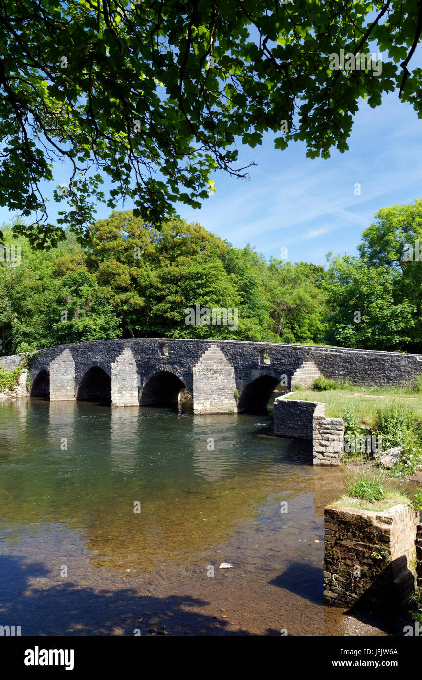 Old welsh stone arched bridge hi-res stock photography and images - Alamy