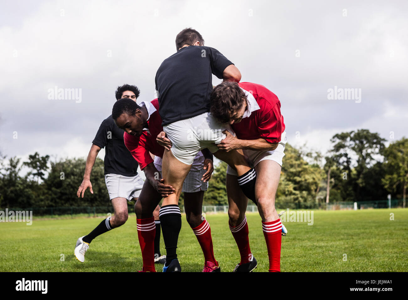 Rugby tackle hi-res stock photography and images - Alamy