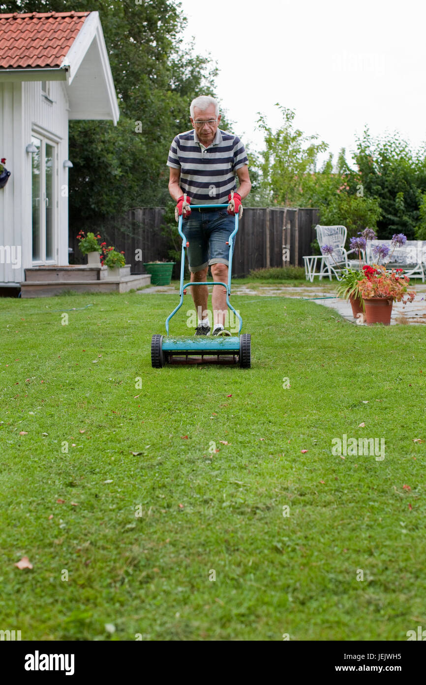 Grass short mowing hi-res stock photography and images - Alamy