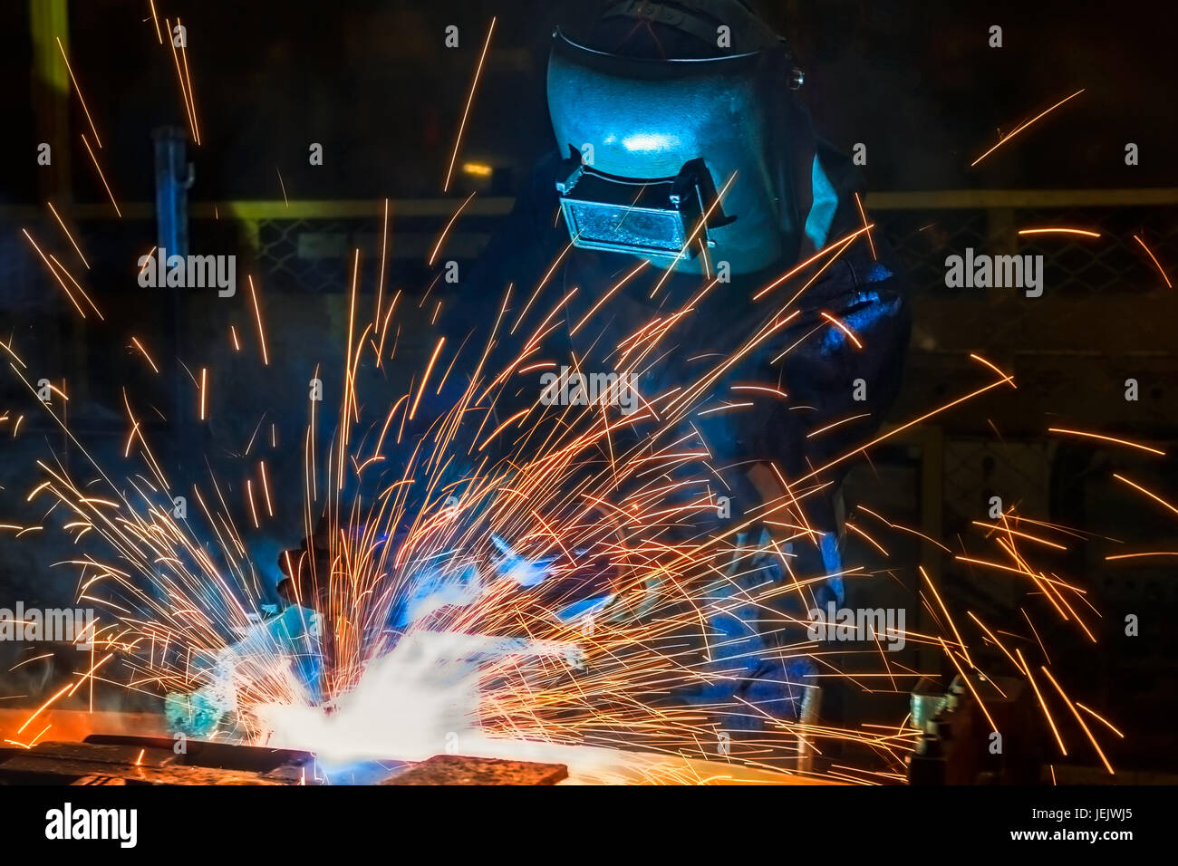 Car welders factory hi-res stock photography and images - Alamy