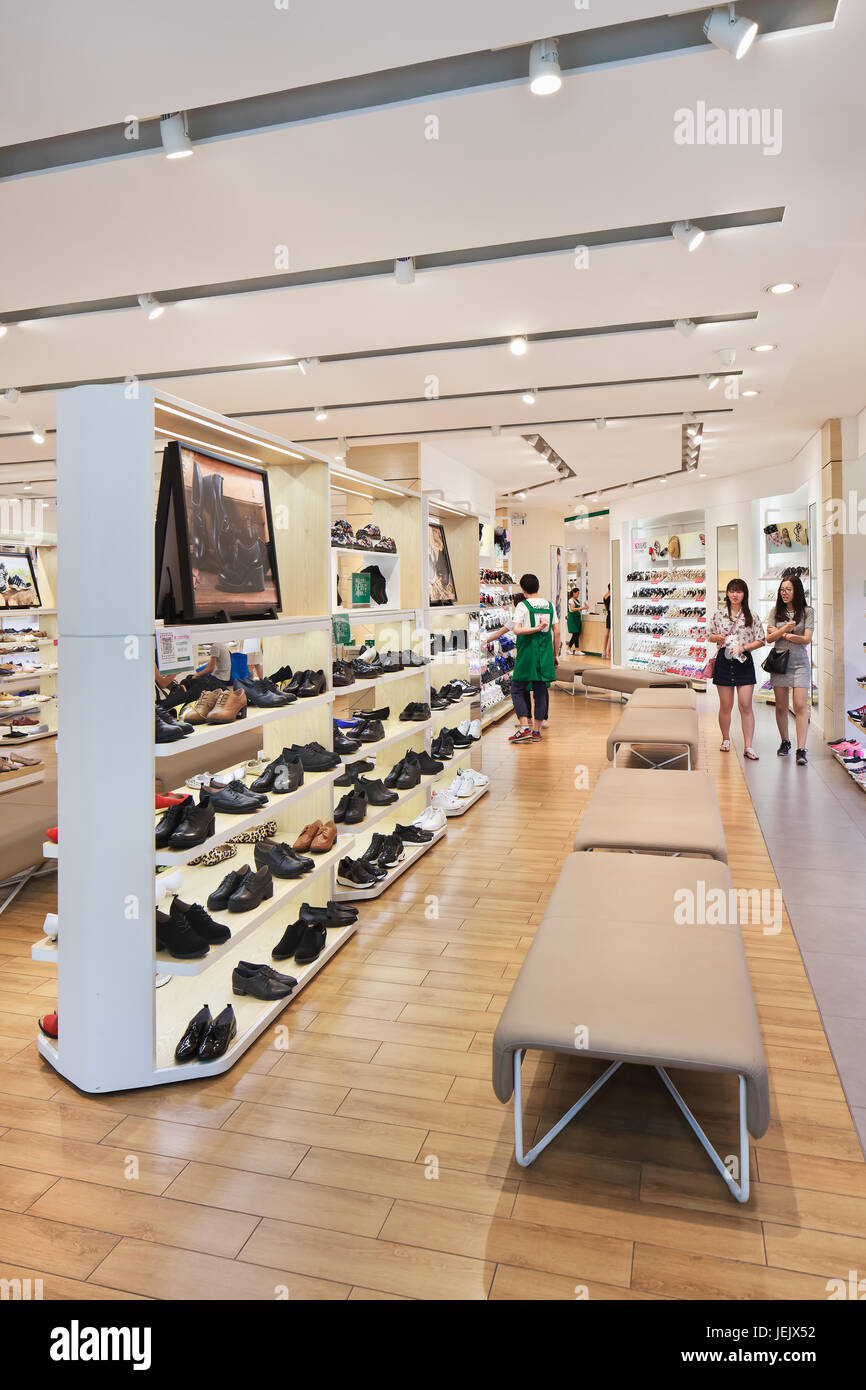 Retail interior hi-res stock photography and images - Alamy