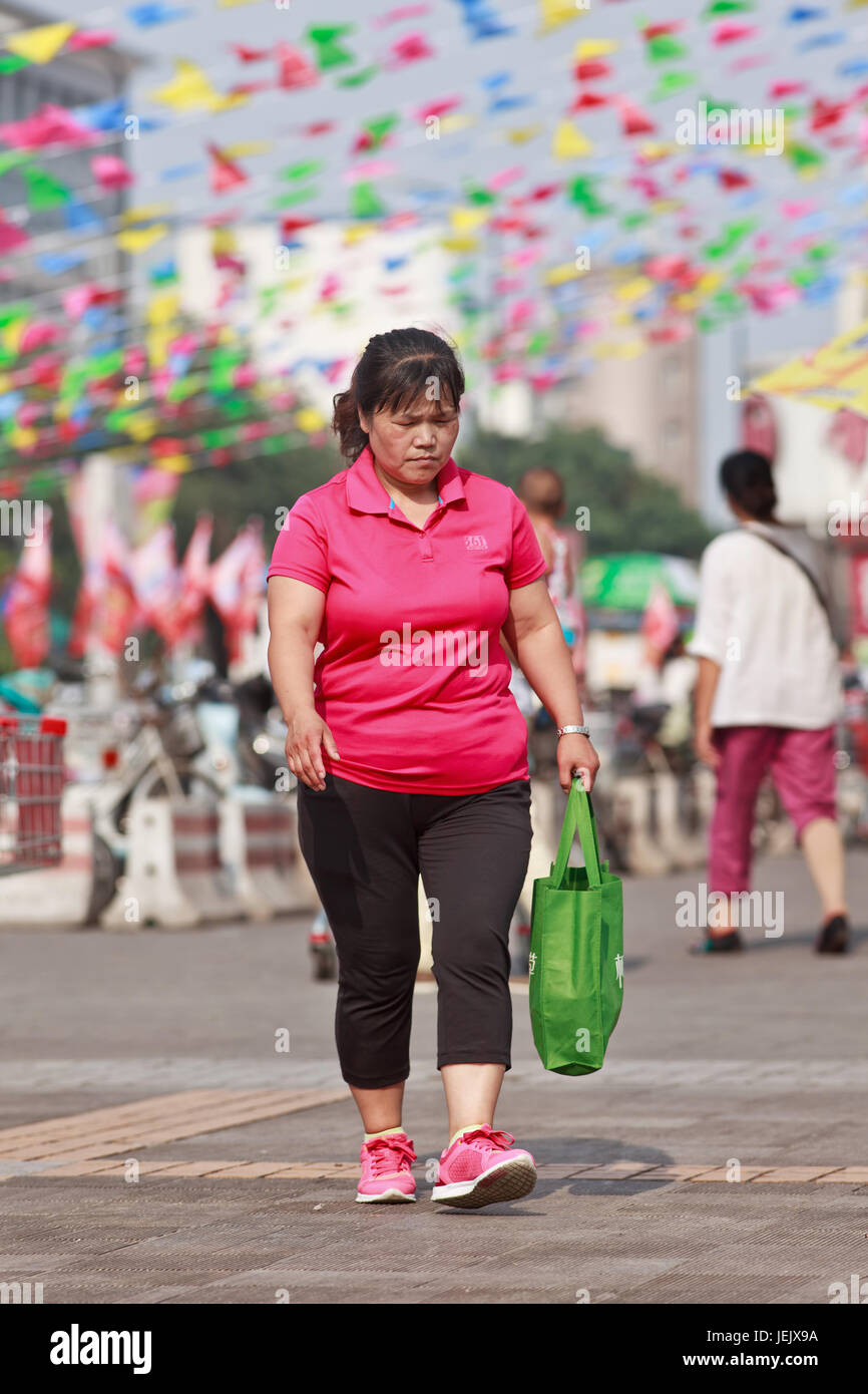 Fat black woman shopping in hi-res stock photography and images - Alamy