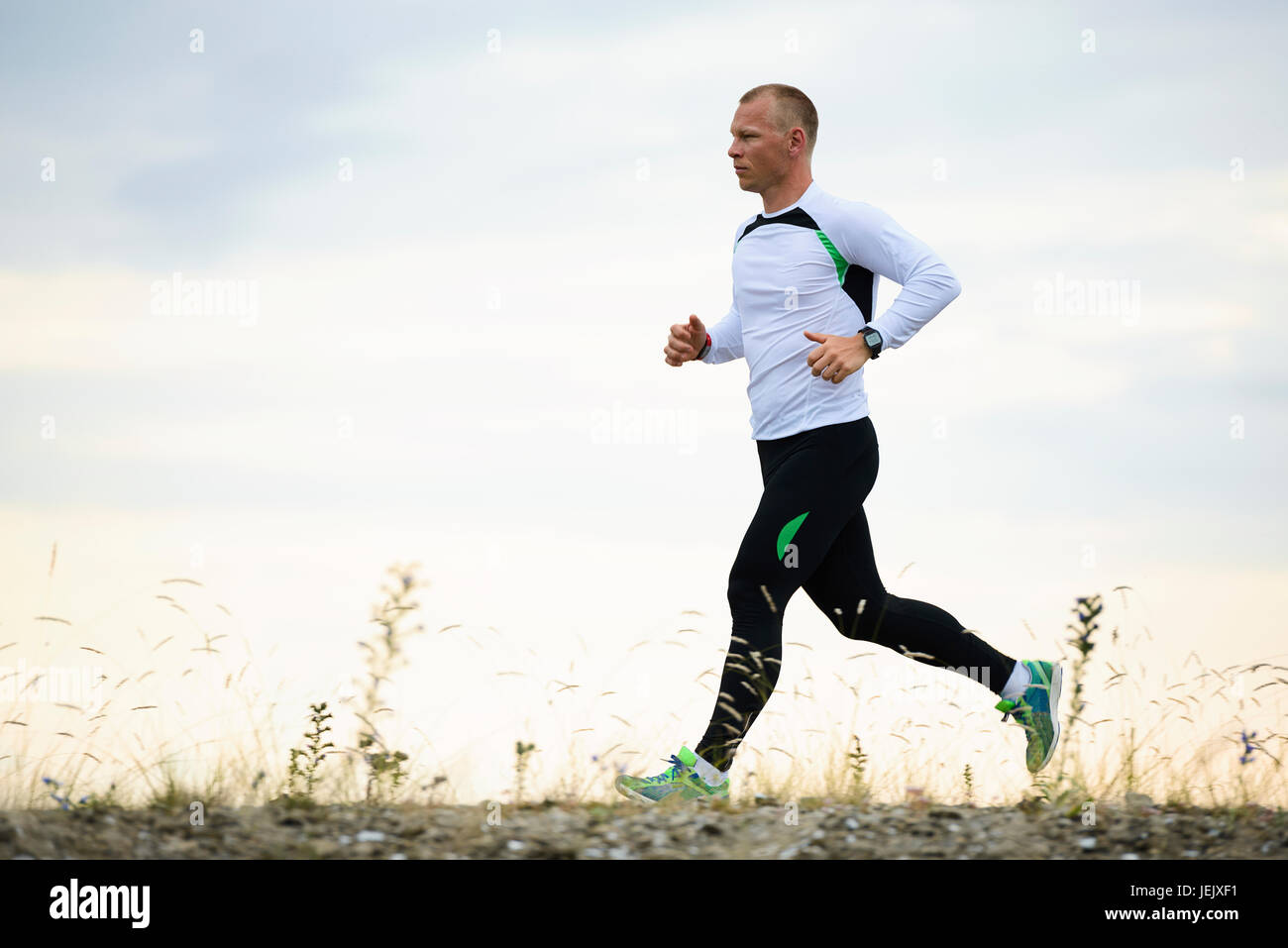 Young man running Stock Photo - Alamy