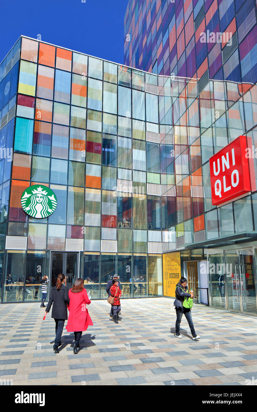 Modern starbucks building hi-res stock photography and images - Alamy