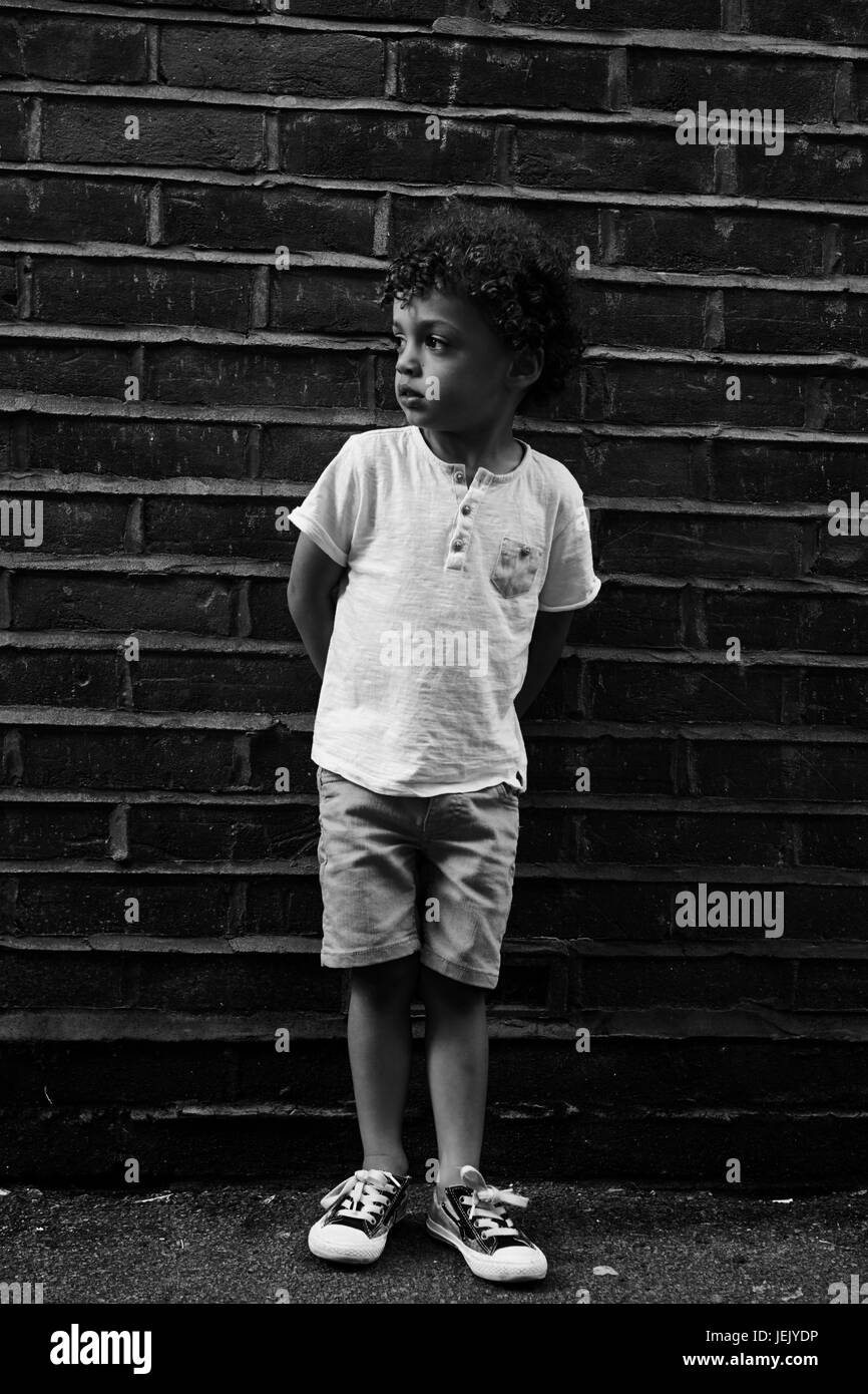 Boy Facing Wall Stock Photos & Boy Facing Wall Stock Images - Alamy
