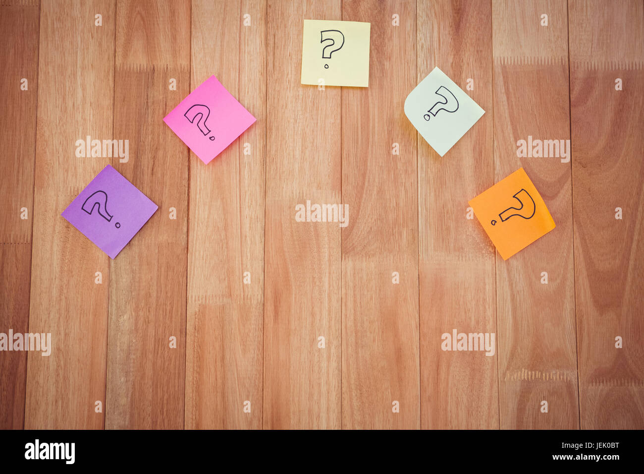 Question mark on 5 post-it Stock Photo - Alamy