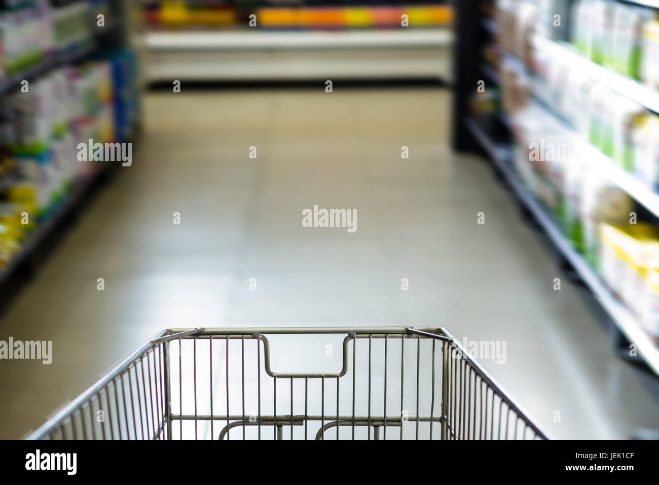 Cart in the supermarket Stock Photo - Alamy