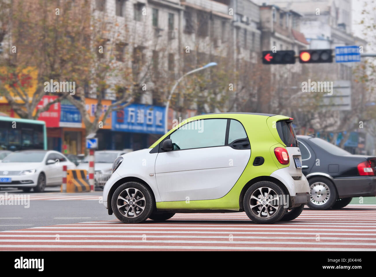 Smart car side view white hi-res stock photography and images - Alamy