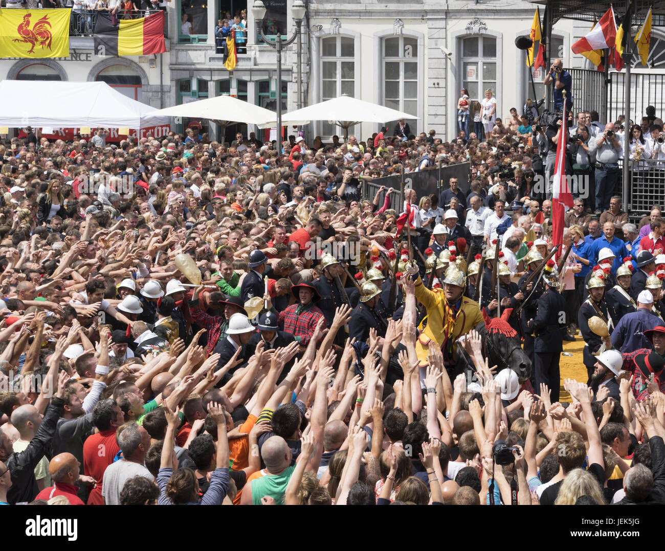 Stadtfest Doudou (Ducasse) in Mons Stock Photo - Alamy