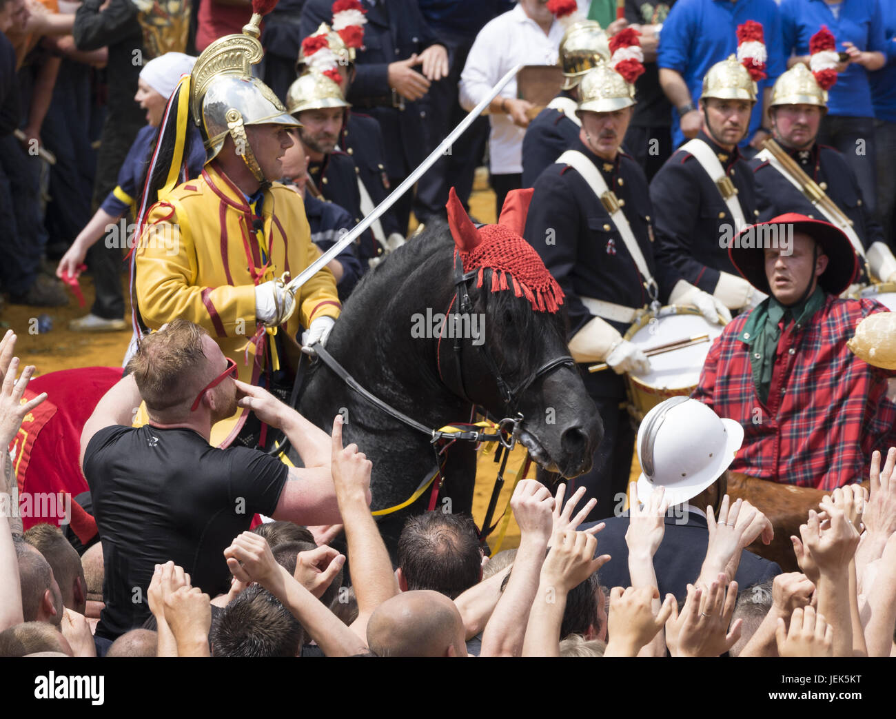 Stadtfest Doudou (Ducasse) in Mons Stock Photo - Alamy