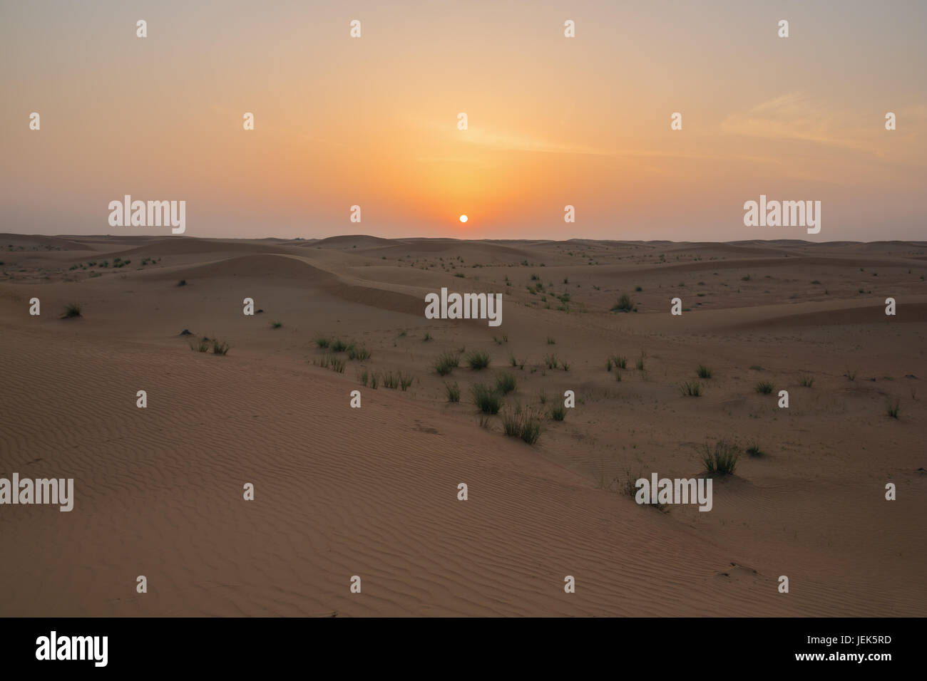 Red desert of dubai hi-res stock photography and images - Alamy
