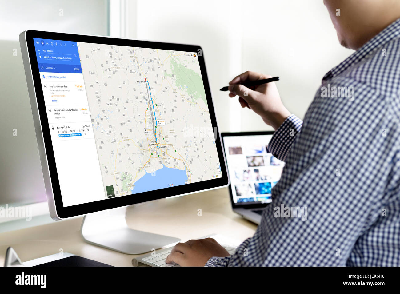 Google map cell phone hi-res stock photography and images - Alamy