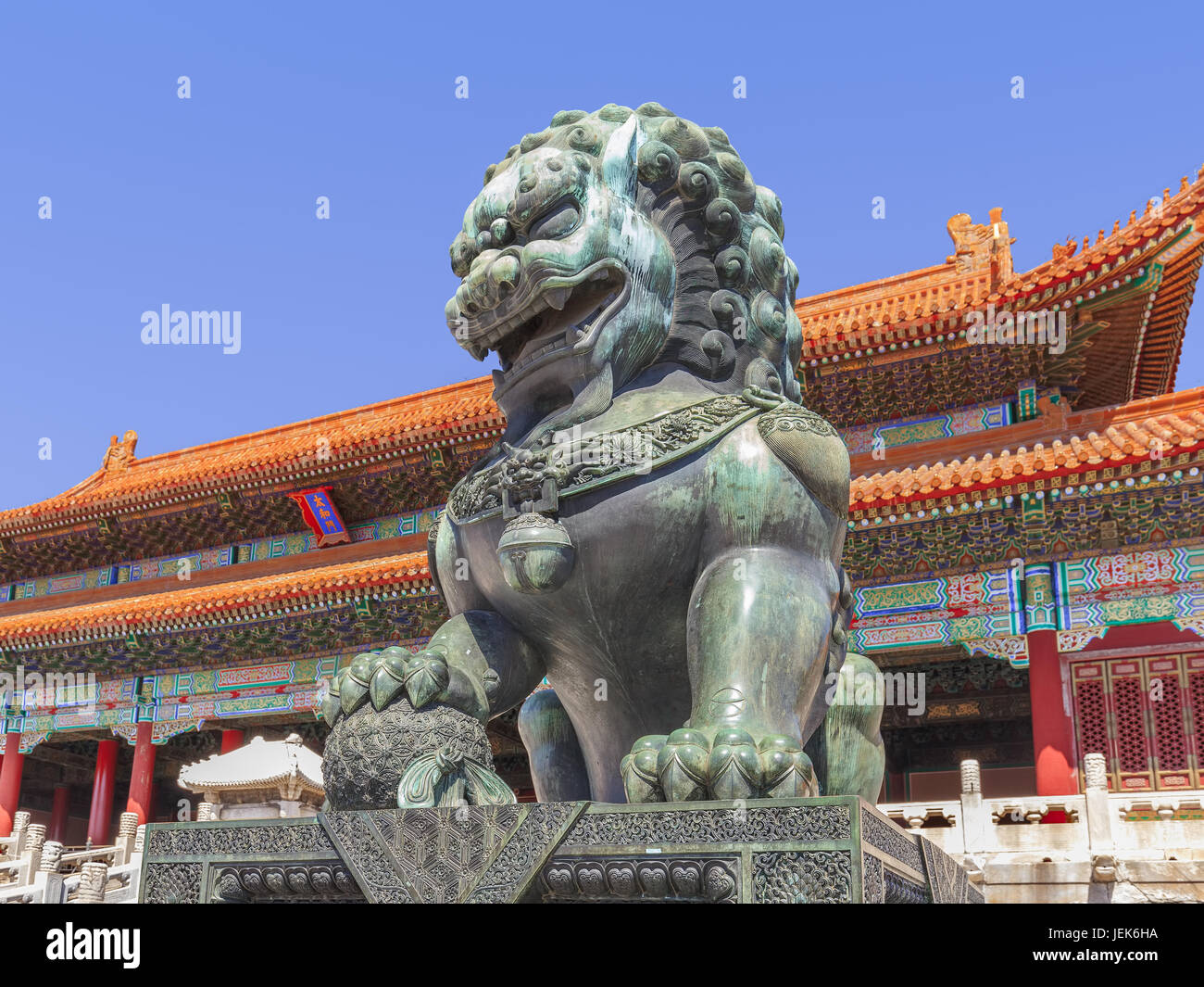 BEIJING-AUGUST 28, 2016. Guardian Lion in front of pavilion at Palace ...
